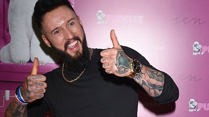 Stifler z "Warsaw Shore" z przedłużonymi paznokciami na premierze ...