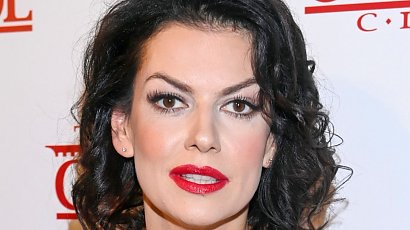 Alżbeta Lenska zachwyca w białej obcisłej sukience z dekoltem na ...