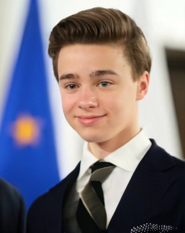 Aż szczęka opada! Takim tytułem naukowym może pochwalić się Kaczyński, a nikt o tym nie mówi