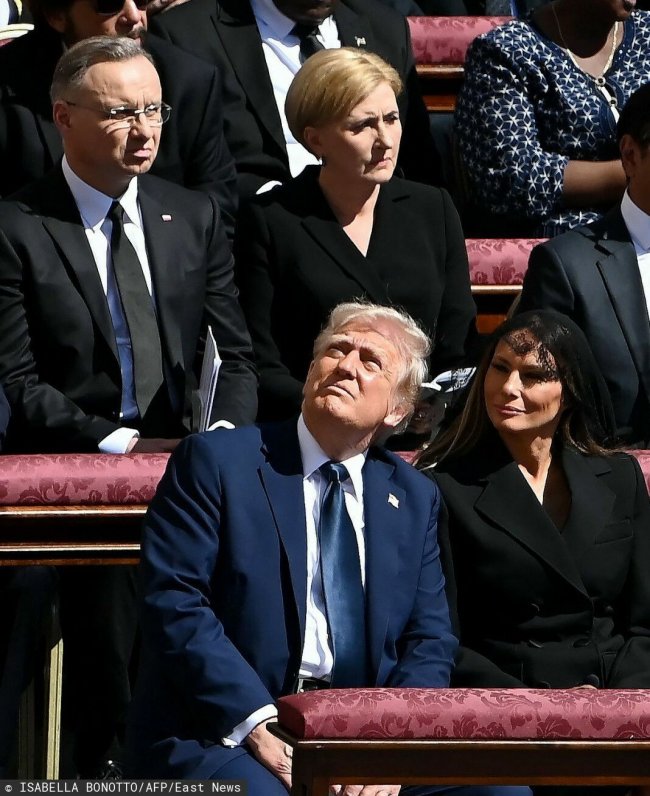 Agata i Andrzej na pogrzebie Franciszka. Pierwsza dama zdaniem ekspertki zapomniała o jednej rzeczy